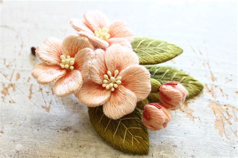 オフフープ®立体刺繍～桜～「フェルト刺しゅうの花図鑑」掲載作品～ フェルタートr・オフフープr立体刺繍作家pienisieniのブログ