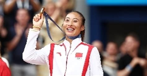 太不容易！郑钦文：十四五岁时，爸爸为了送我打球甚至要卖掉房子腾讯新闻