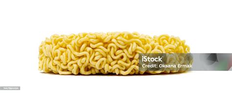 분리 건조 인스턴트라면 원형 아시아 파스타 한국 전통라면 익히지 않은 인스턴트 계란 국수 국수에 대한 스톡 사진 및 기타 이미지 Istock
