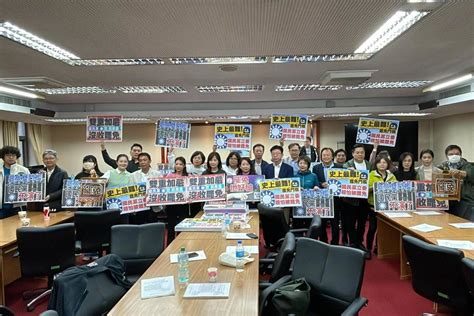 選罷法修法》最新調查：青壯選民多數挺提高罷免門檻 65歲以上族群普遍反對 信傳媒 Line Today