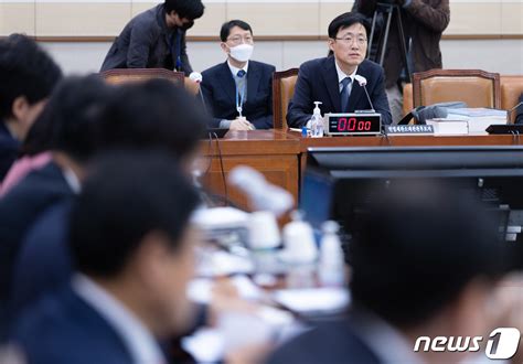 답변하는 김형두 후보자 네이트 뉴스