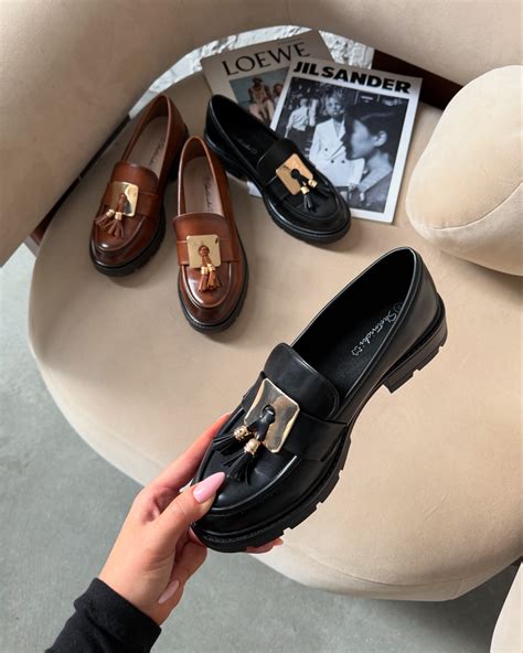 Жіноче взуття👠Лофери👞Кеди👟Казаки👢 Уги🧦Кросівки👟Чоботи👢Черевики🥾 Отримали Лоро з нової колекції