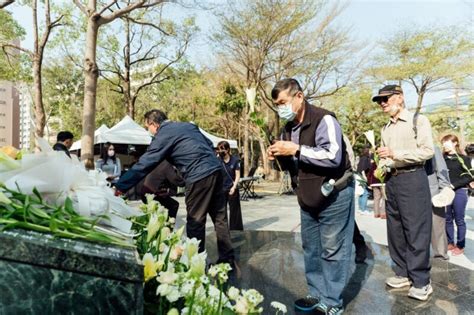 陳其邁率高市團隊 二二八和平公園參加事件77周年追思紀念儀式