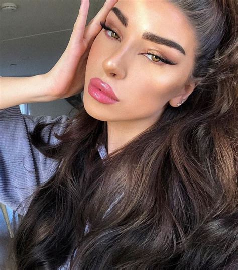 9 Hot Sexy Alicia Jiroux Bikini Pics