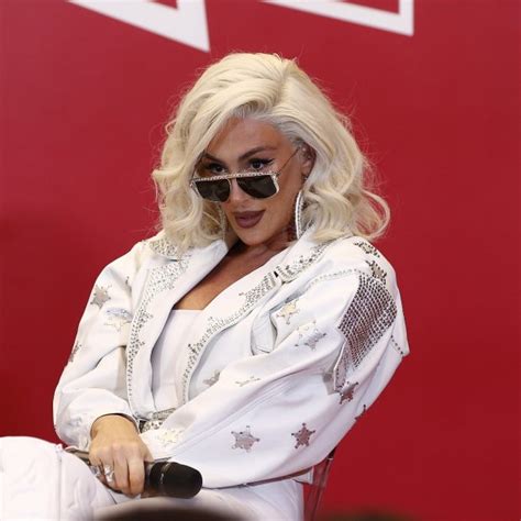 Senidah Progovorila O Dečku I Predstojećem Koncertu Idj Tv