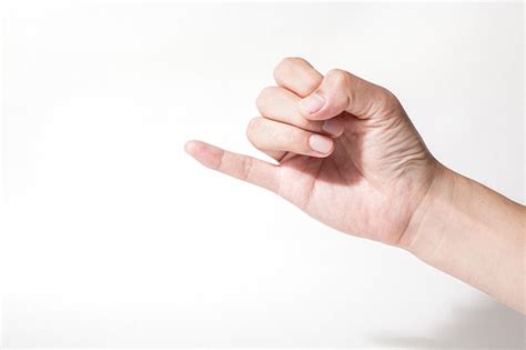 흰 배경 위의 새끼 손가락을 펼쳐 들고 있는 남자의 손 유토이미지 상세페이지 베이직샵 사진 20359871