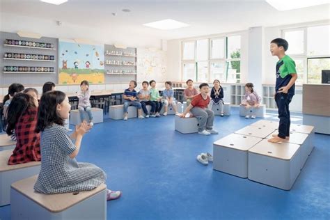 교실 리모델링 사례 5 서울 송정초등학교 교실감시와 통제에 초점을 맞춘 네모 반듯한 학교 황량한 운 학교