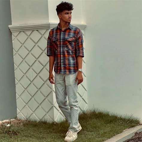 Rzl Umr ️ Rzlumar • Threads Say More