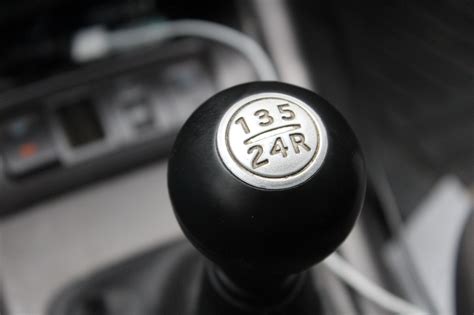 Cara Mengemudi Mobil Untuk Pemula Dan Tips Merawatnya