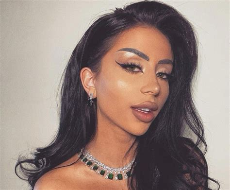 Amber Scholl Bio Age Height Wiki 😍 Models Biography