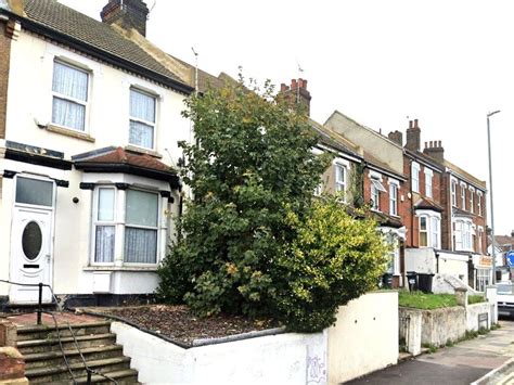 3 Bed Terraced House To Rent In Old Road West Gravesend Kent Da11 £