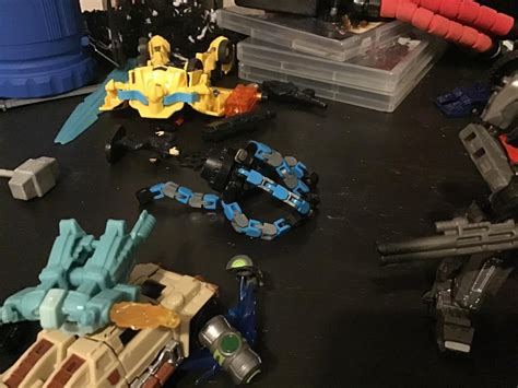 T Cog Red Cog Fights Beatle And Cog While Humans Try To Attack Them Rtransformers