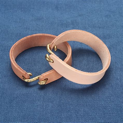 Badu Bg Стилна класическа кожена гривна с кука Персонализирана гривна Персонализиран подарък