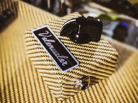 Volenuator Tweed Finish Passive Volume Attenuator Five Cats Pedals