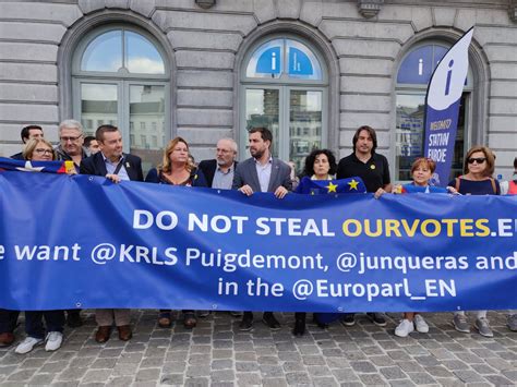 Primera Protesta En El Parlamento Europeo Para Reclamar Los Derechos De Los Eurodiputados Electos