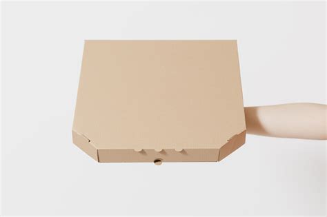 여성 닫습니다 분명히 빈 빈 골 판지 갈색 Flatbox 음식 주문 피자 상자 흰색 배경에 고립에서 손에 이탈리아 피자를 보유