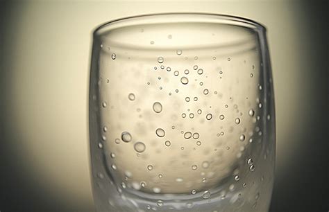 유리잔에 담긴 물 물 물방울 물컵 배경 일러스트 및 사진 무료 다운로드 Pngtree