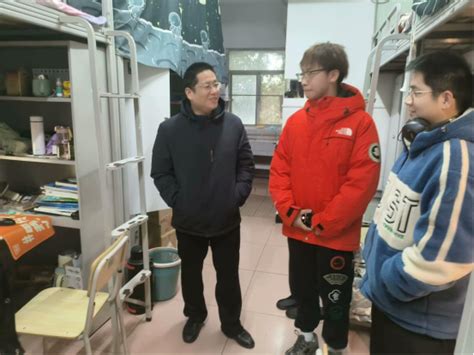 聆听“新”声，“寓”见关怀——院领导走访西校区学生寝室 长江大学计算机科学学院