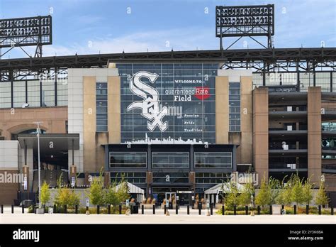 The Exterior Of Mlbs Chicago White Soxs Guaranteed Rate Field Stock