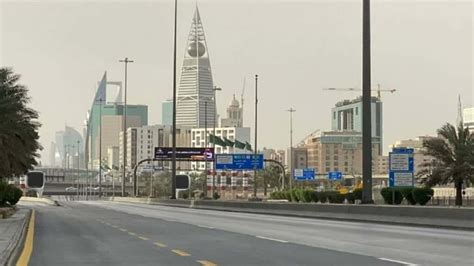 شاهد لحظة اعتراض صاروخ الرياض وانفجار ضخم بالعاصمة السعودية وطن يغرد