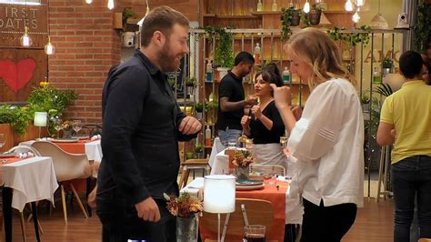 Claudia enseña a Charlie a bailar bachata Lo hacía muy mal pero lo disfrutaba First Dates