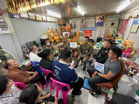 พ ต อ ประสพโชค เอี่ยมพินิจ ผกก สน ห้วยขวาง ออกตรวจเยี่ยมชุมชนในเขต