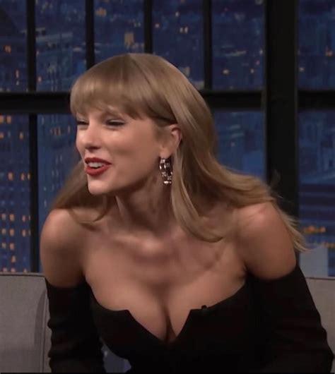 Taylor Swift Cleavage