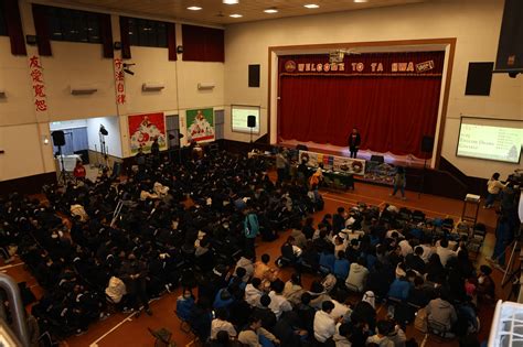 桃園市楊梅區大華高級中學 昨晚（1221），學校舞台熱鬧上演《威尼斯商人》！一忠、二忠、一勤、二勤四班同學以精湛
