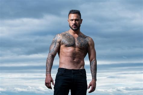 Rosto Sedutor De Um Homem Sexy Macho Parecendo Confiante Retrato