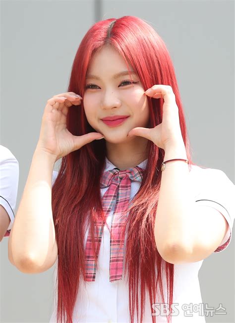 [e포토] 스테이씨 아이사 이 하트 너만 봐