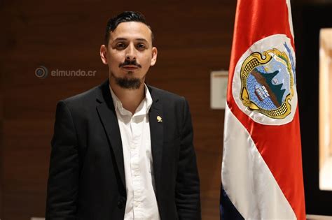 Orlando Ramírez Biolley no tiene plata para renovar flota de buses pero