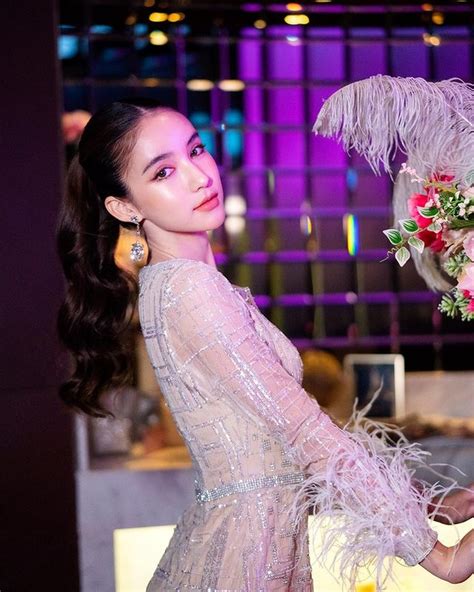 Yoshi Rinrada Transgender Thailand Yang Terkenal Keca