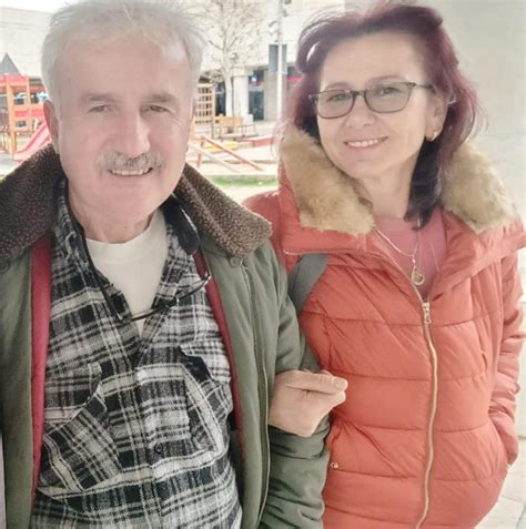 От Мили хора Весели и изпълнени с любов празници Нека светлината