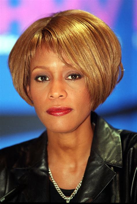 Whitney Houstons Best Hair And Makeup Moments See Photos Ps Beauty