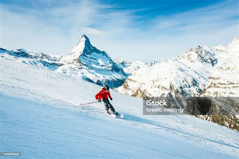 스위스 체르마트 스키 리조트에서 스키를 타는 젊은 스키 선수 16 17 살에 대한 스톡 사진 및 기타 이미지 16 17 살 겨울 겨울 스포츠 Istock