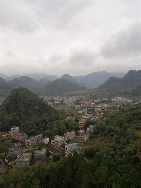 阳山岭背镇大山谷图库