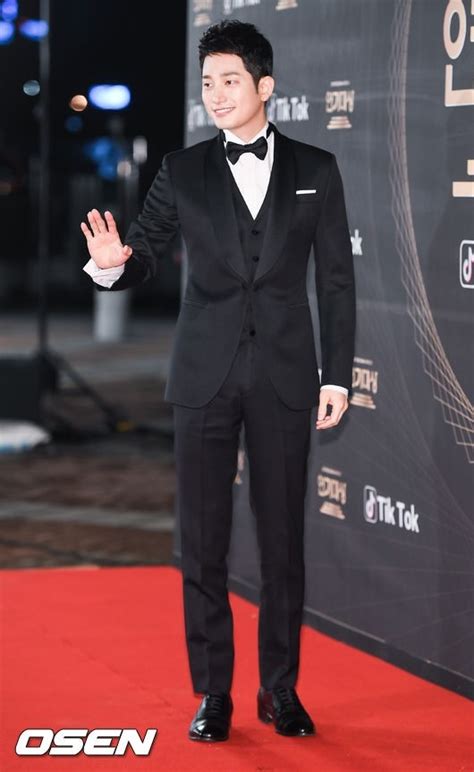 【photo】パク・シフ「2017 Kbs演技大賞」レッドカーペットに登場 Kstyle
