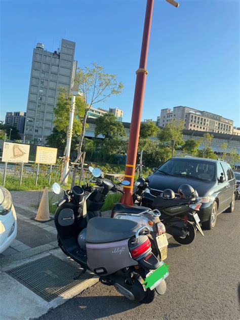 停車不立中柱 中山醫學大學板 Dcard