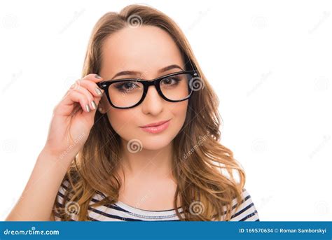 Fotografía De Una Chica Muy Inteligente Tocando Sus Lentes Foto de
