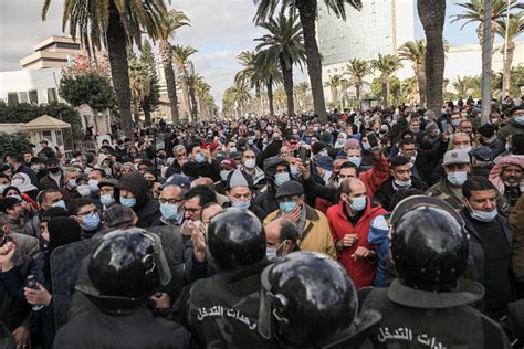 ابنة قتيل احتجاجات ذكرى ثورة تونس تروي لحظاته الأخيرة