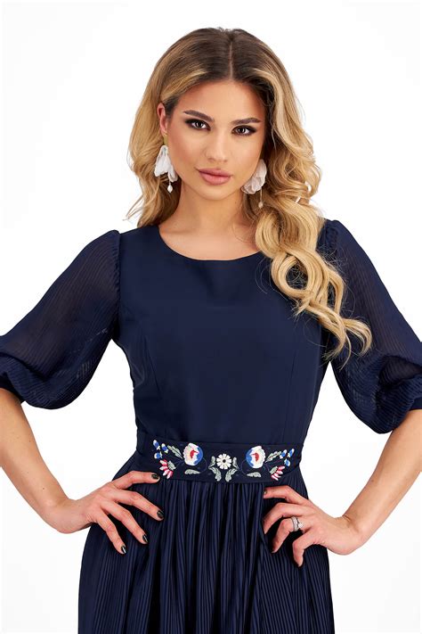 Rochie Plisata Din Voal Bleumarin Midi In Clos Cu Broderie Florala