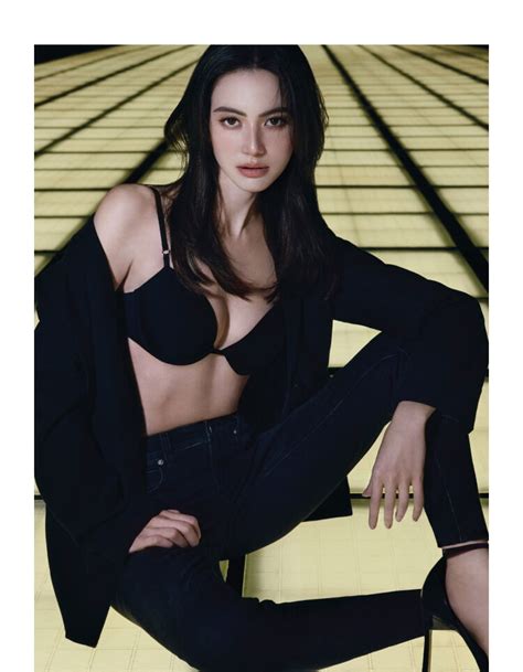 選購最新 Calvin Klein Jeans 系列 Calvin Klein 台灣
