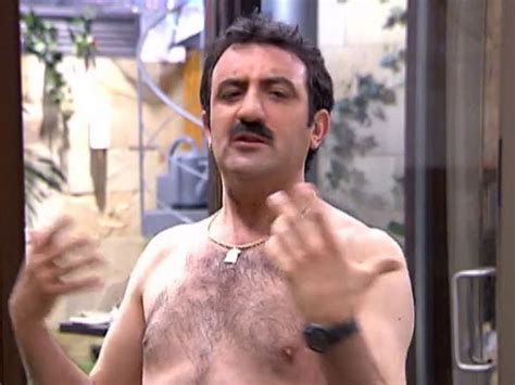 Mis adorables vecinos Temporada 3 Capítulo 9 Llámame Manu