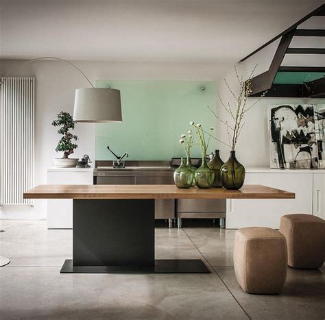 โต๊ะไม้ขาเหล็ก สไตล์โมเดิร์น รุ่น Rina