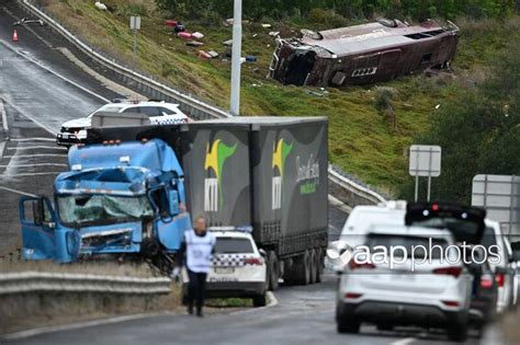 В Австралии автобус со школьницами попал в ДТП госпитализировано более 30 человек
