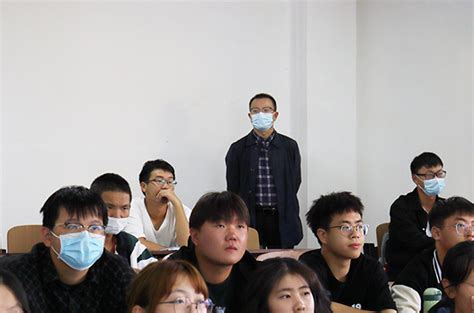 院领导走进教室查看新生第一节课 长江大学文理学院信息公开网站