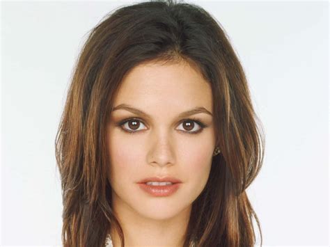 Download Rachel Bilson Radiant Pose Wallpaper