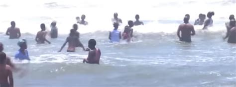 Freak Wave Hits South African Beach Killing 3 People And Injuring 17