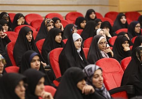 إيران إعطاء منح دراسية للطالبات اللبنانيات والفلسطينيات