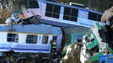 Trains Crash Head On Killing 16 Au — Australias Leading